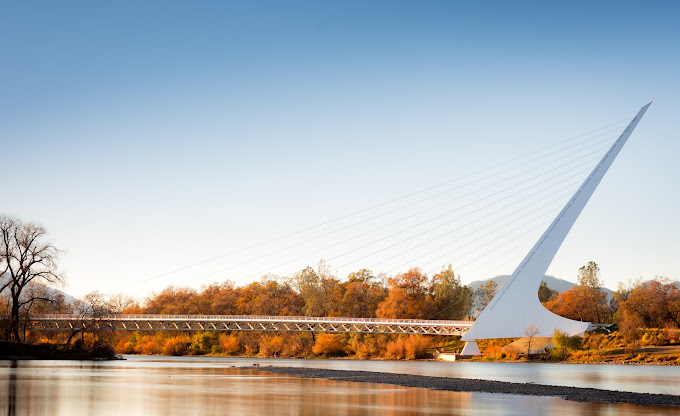 Simbol Inovasi Arsitektur Sundial Bridge Santiago Calatrava ...